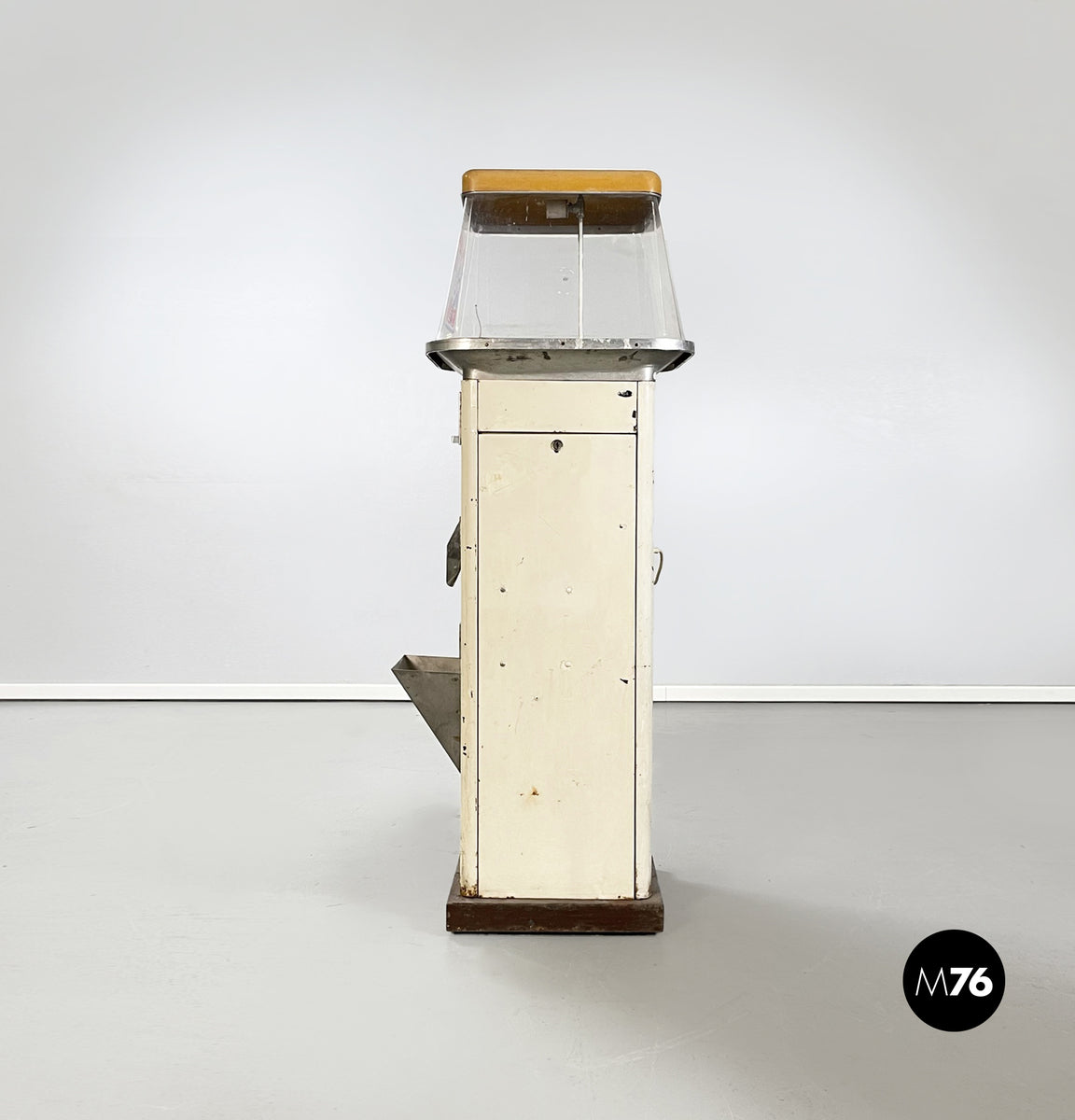 Floor electric popcorn machine, 1960s – Magazzino76